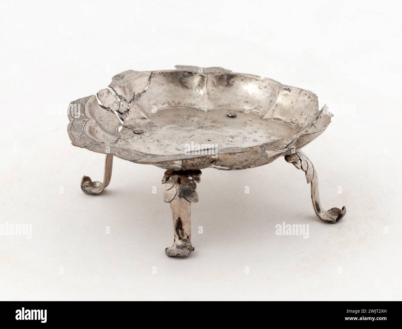 Cup ". Silver. China, Tang dynasty. Paris, Cernuschi museum. 72687-28 ...