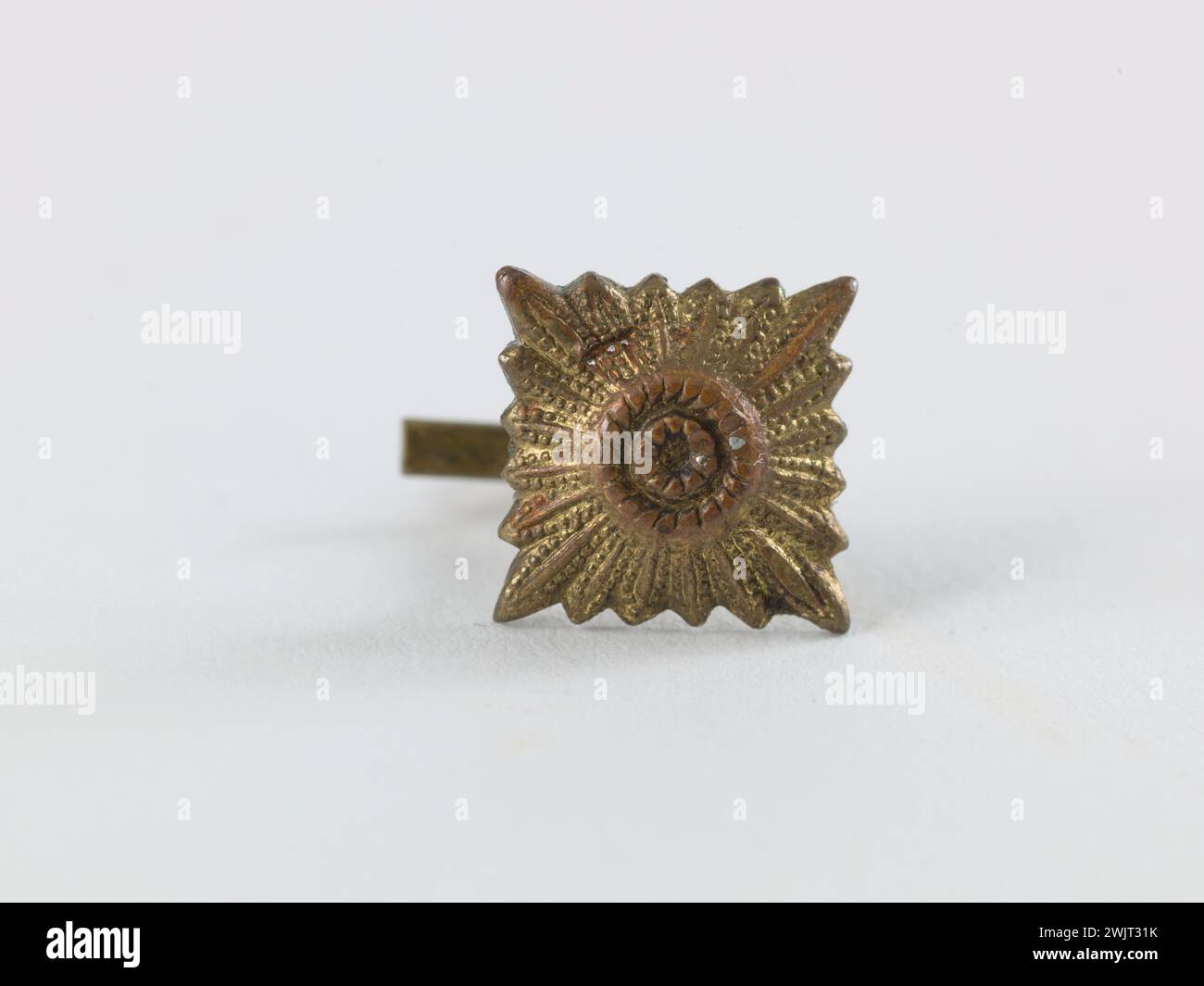 Anonymous. "Nail": German grade badge for shoulder legs ". Metal. 1933 ...