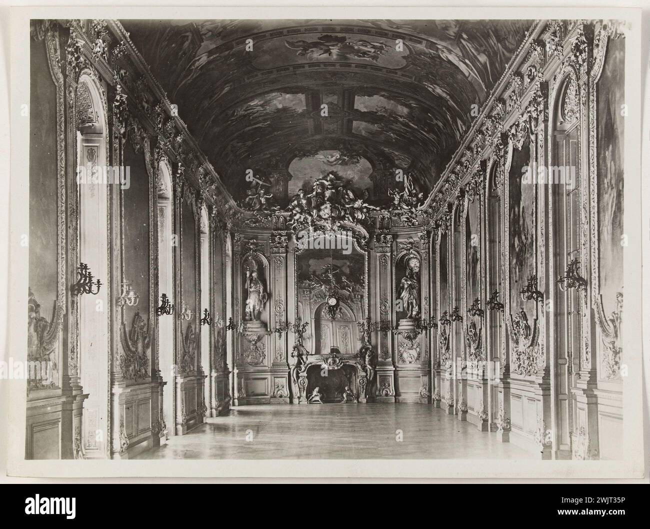 Fireplace of the golden gallery of the Hotel de Toulouse, former Hotel ...