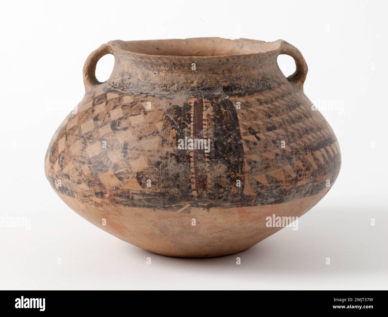 Jar ". Terracotta with polychrome decoration. Neolithic period (around ...