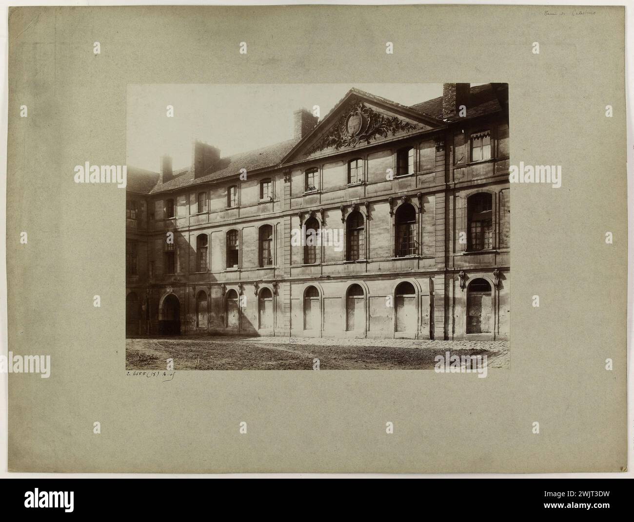 View of the outer facade of the Célestins barracks. Paris (IVth arr ...