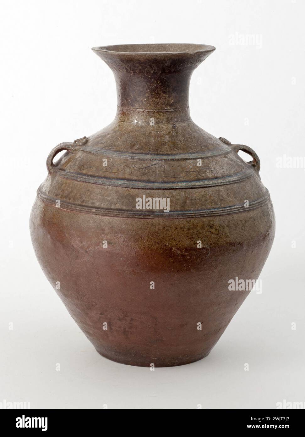 Vase Hu ". Terracotta, traces of coating. Han dynasty (206 BC-220 AD ...