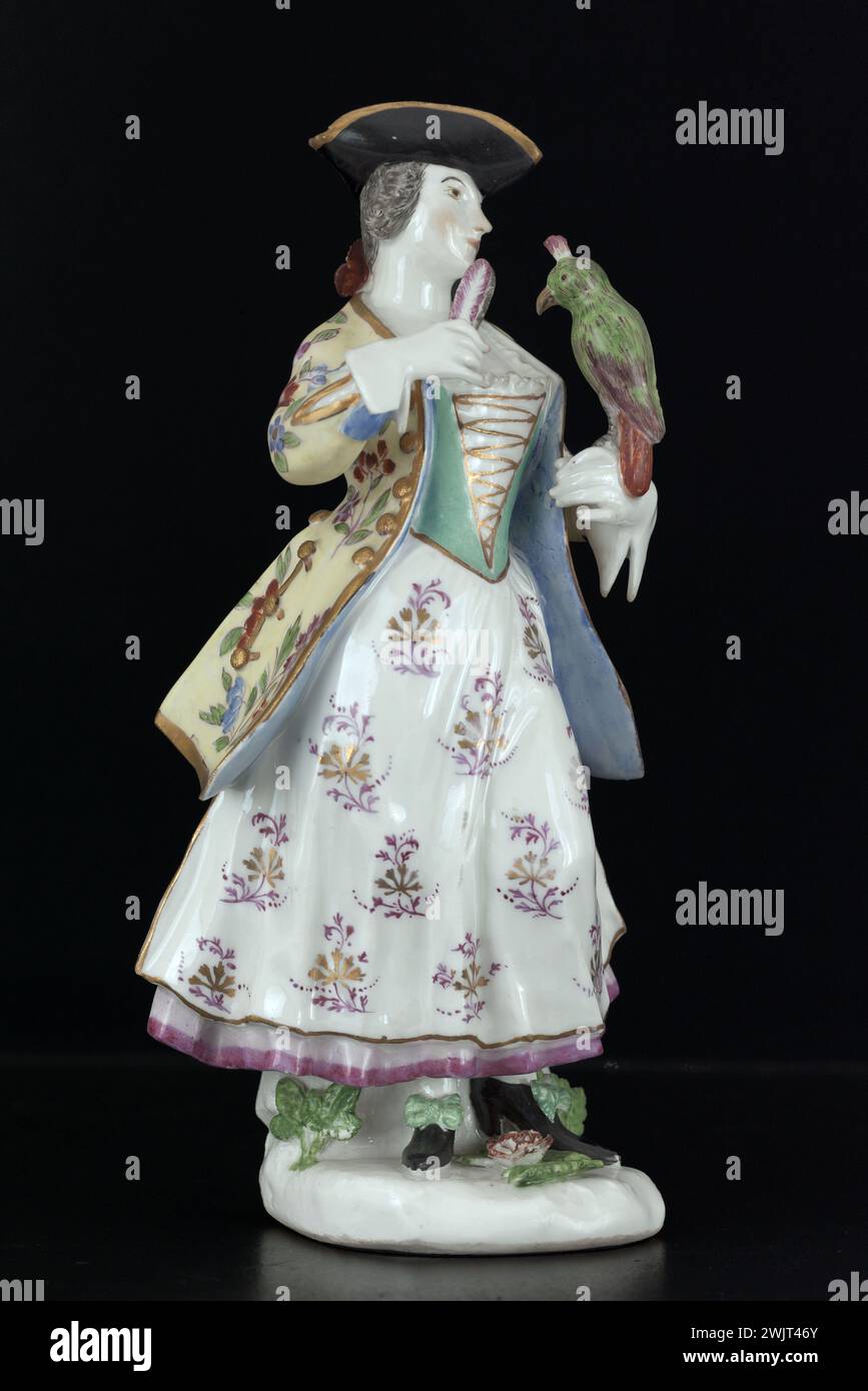 Johann-Friedrich Eberlein (1696-1749). Woman wearing a hawk. Porcelain ...