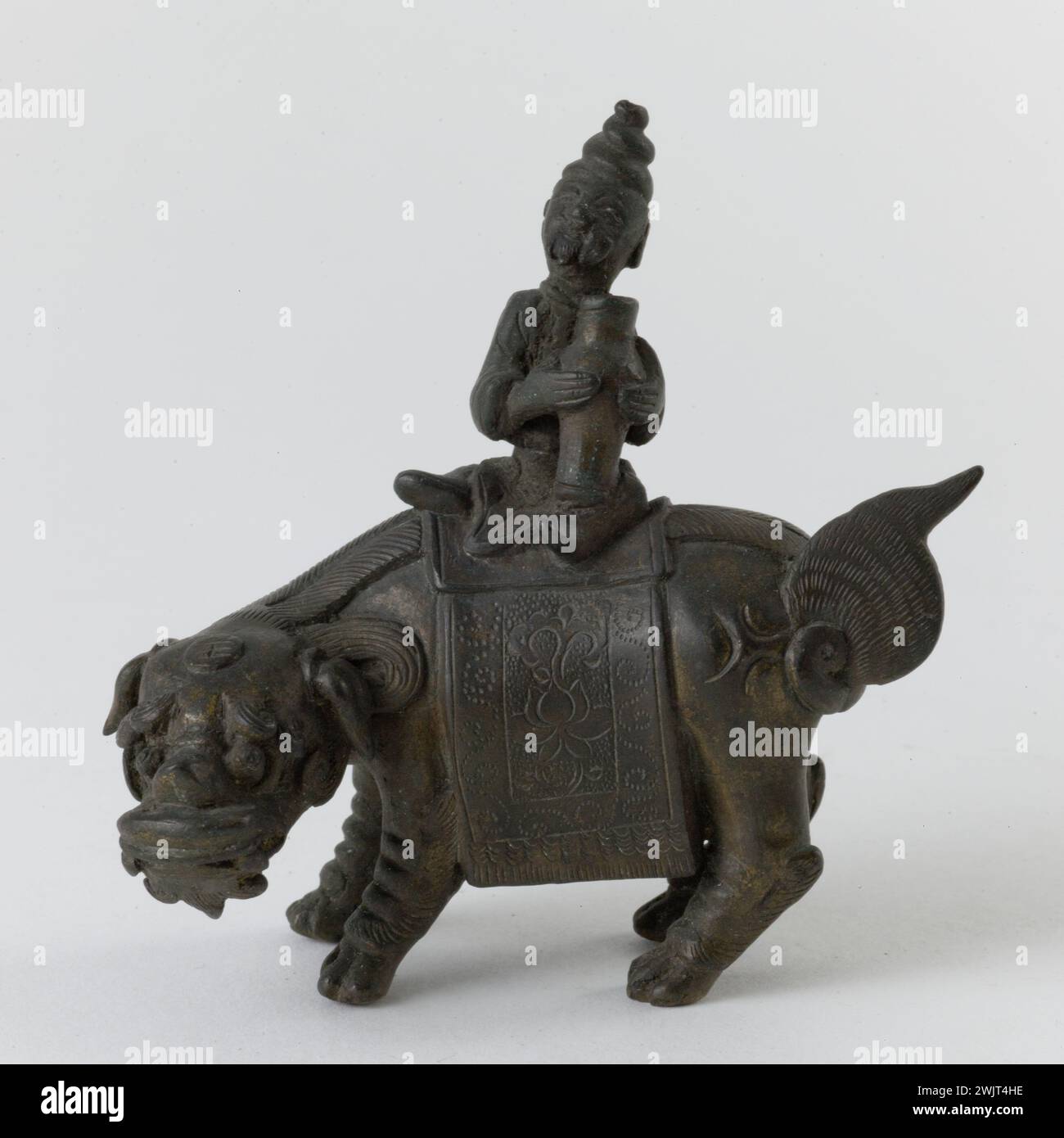 Chimera. Yellow metal. Paris, Cernuschi museum. Asian antique, Japanese ...