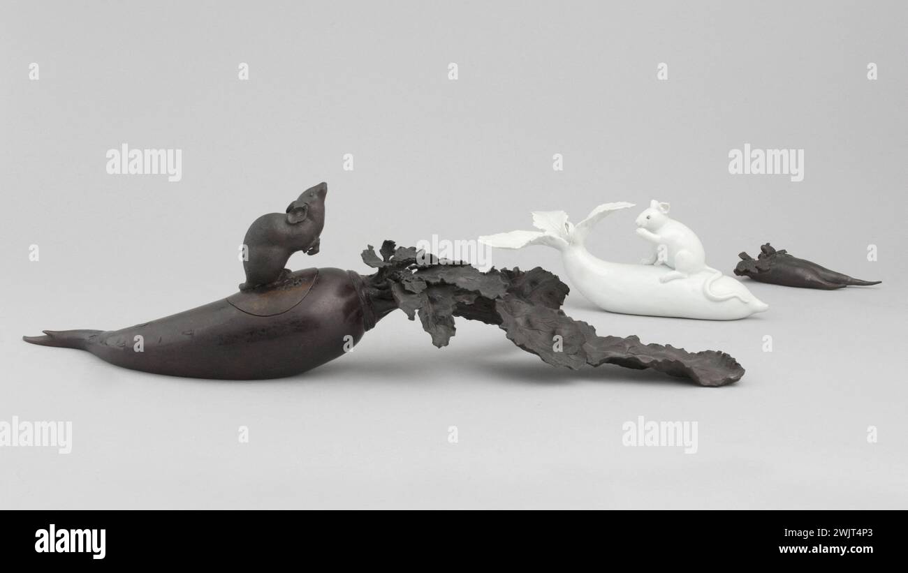 Radish-shaped-shaped burn with a rat over it. Japan. Bronze. Nineteenth ...