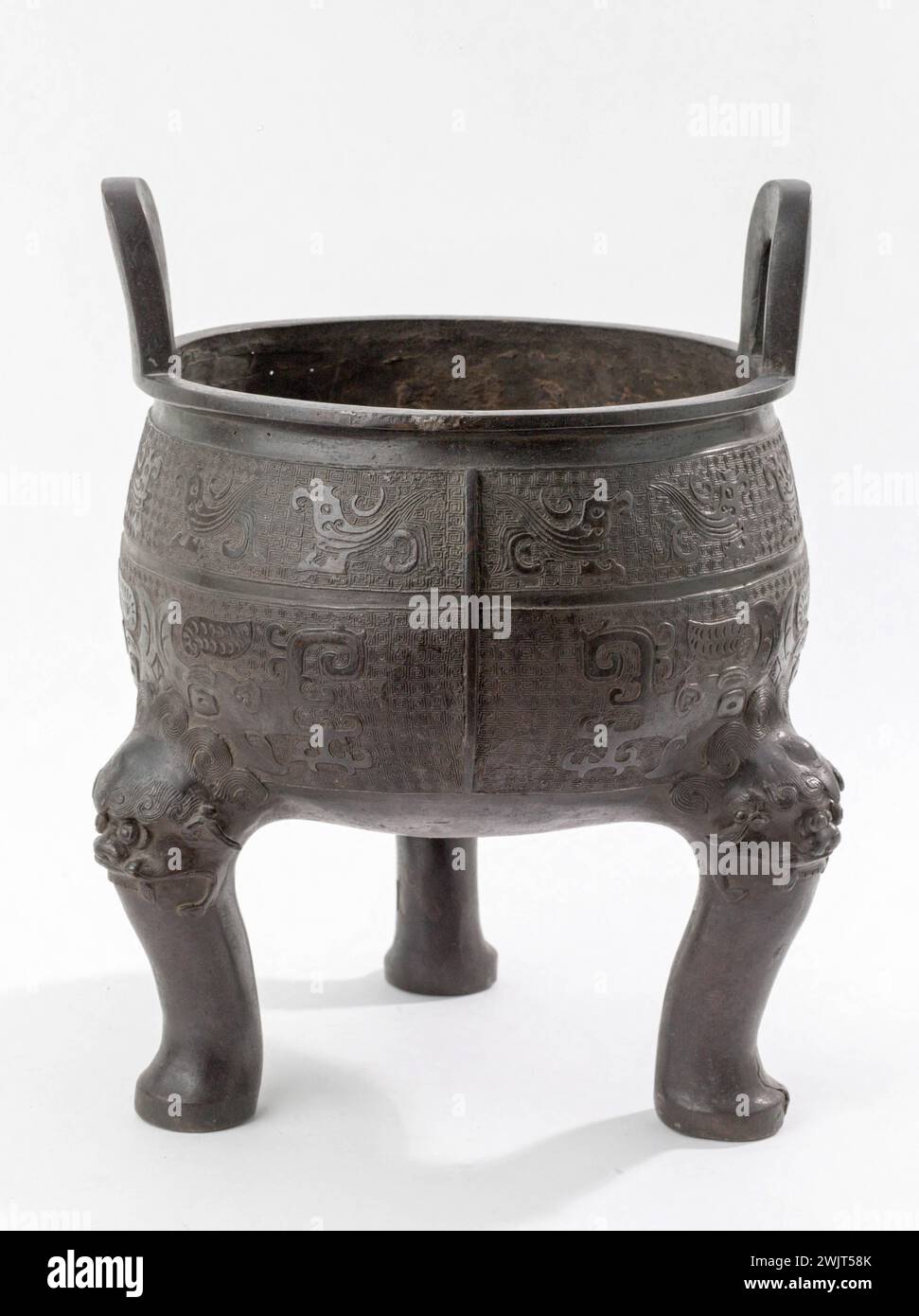 Vase tripode hi-res stock photography and images - Alamy