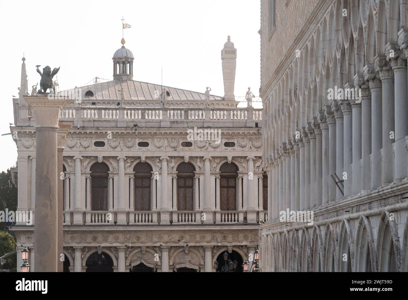 Colonne di San Marco e San Todaro (The Lion of Venice column and St ...