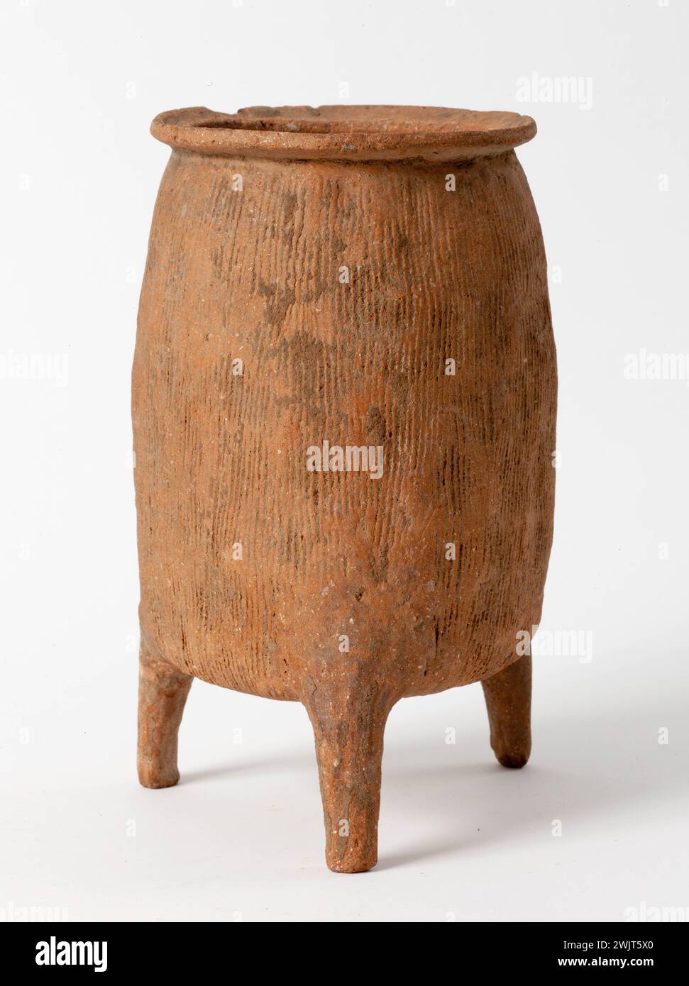 Tripode ding hi-res stock photography and images - Alamy