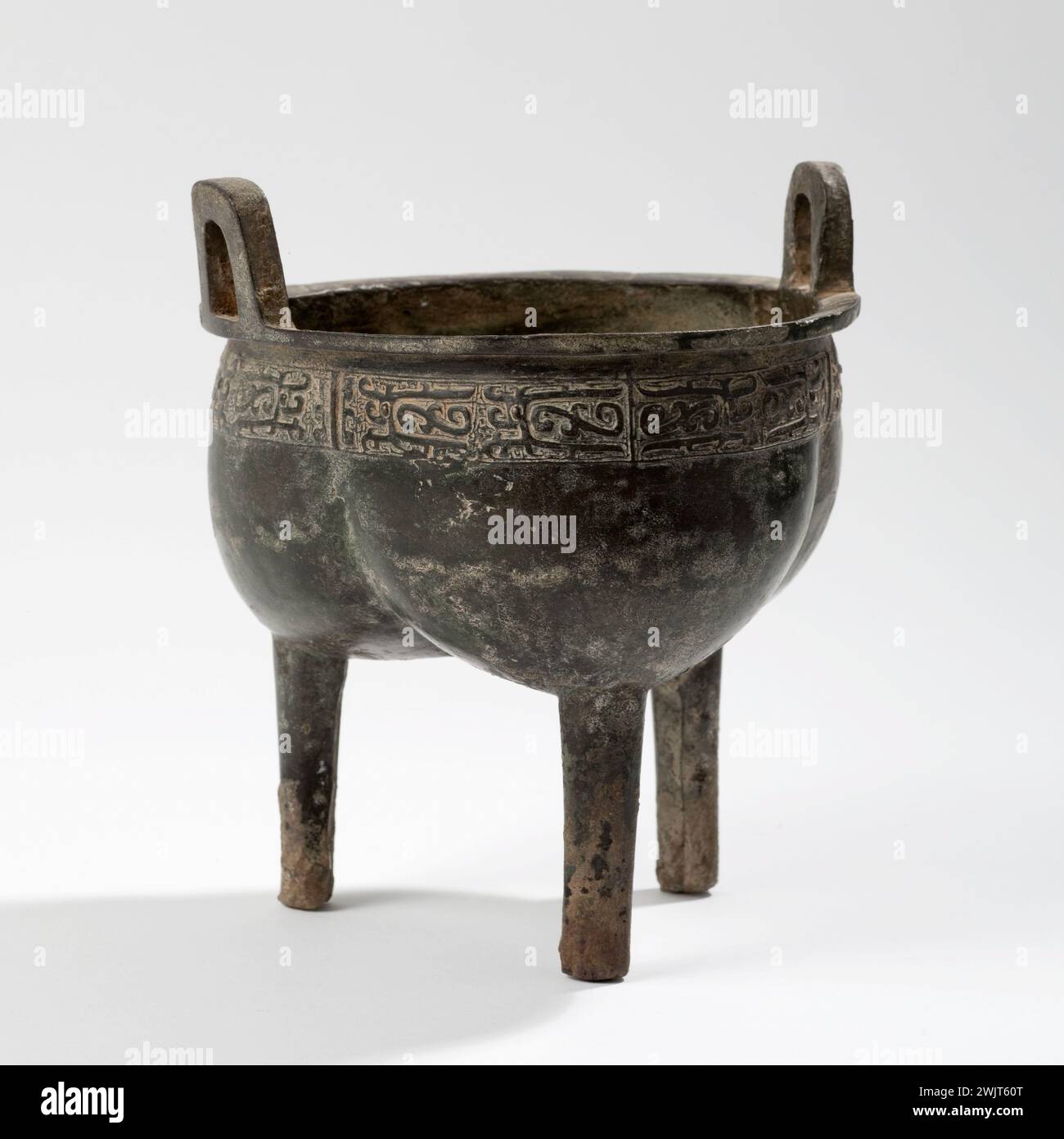 Vase LIDING ". Bronze. China, Zhou Dynasty. Paris, Cernuschi museum ...