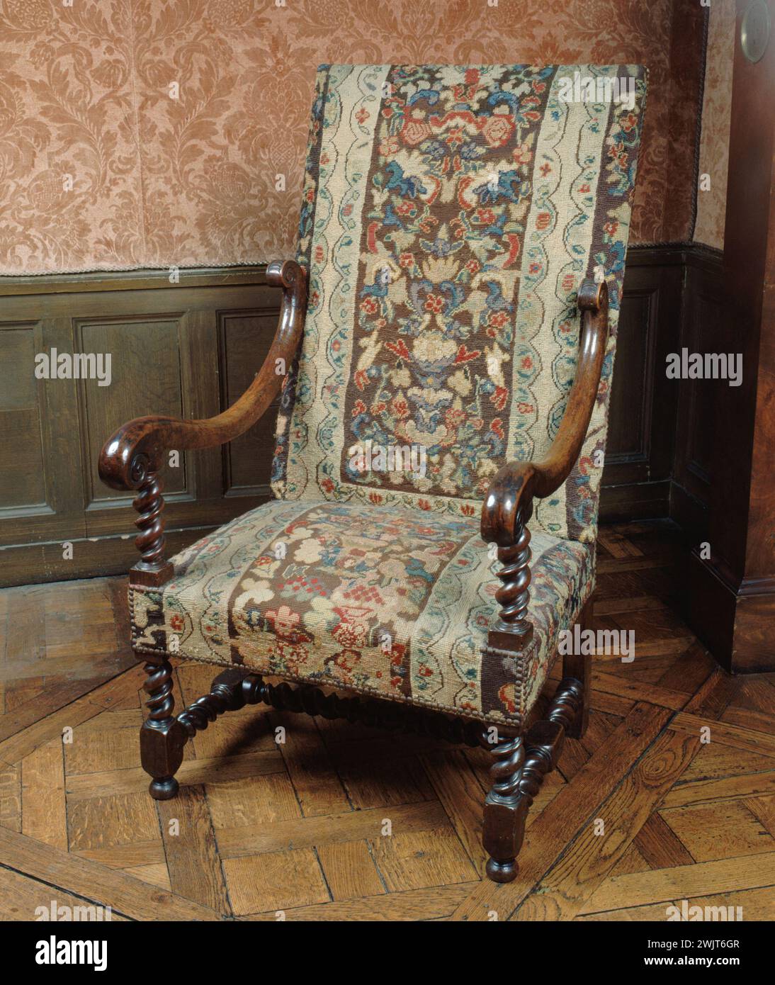 Fauteuil louis xiii hi-res stock photography and images - Alamy