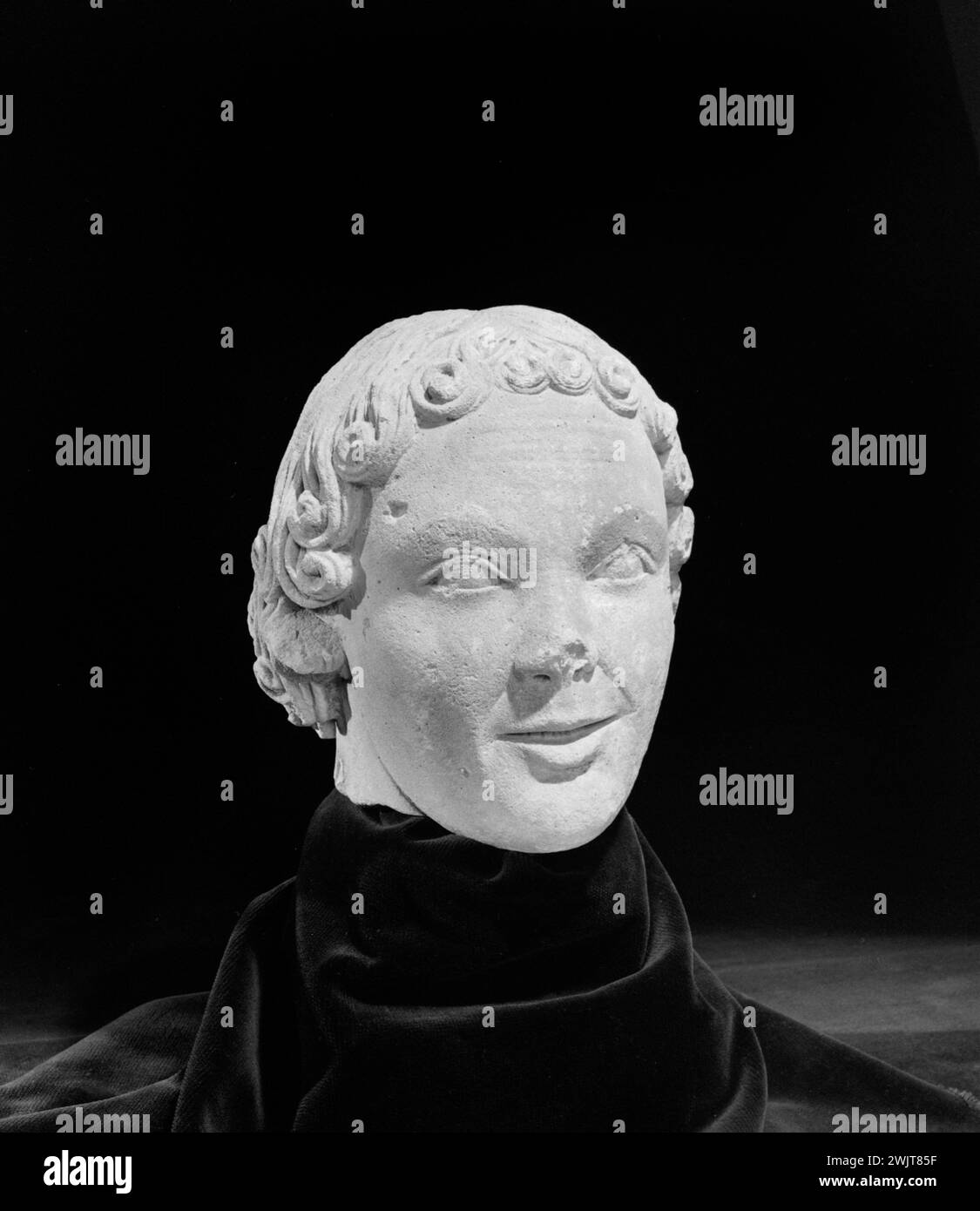 Mutilated head, wearing the stone bowl (view of 3/4 face), coming from ...