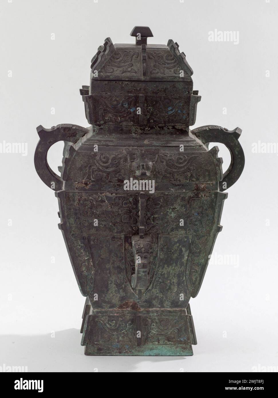 Bronze urne hi-res stock photography and images - Alamy