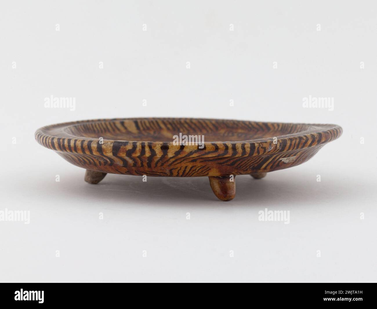 Cup ". Ceramic. China, Tang dynasty. Paris, Cernuschi museum. 73679-4 ...