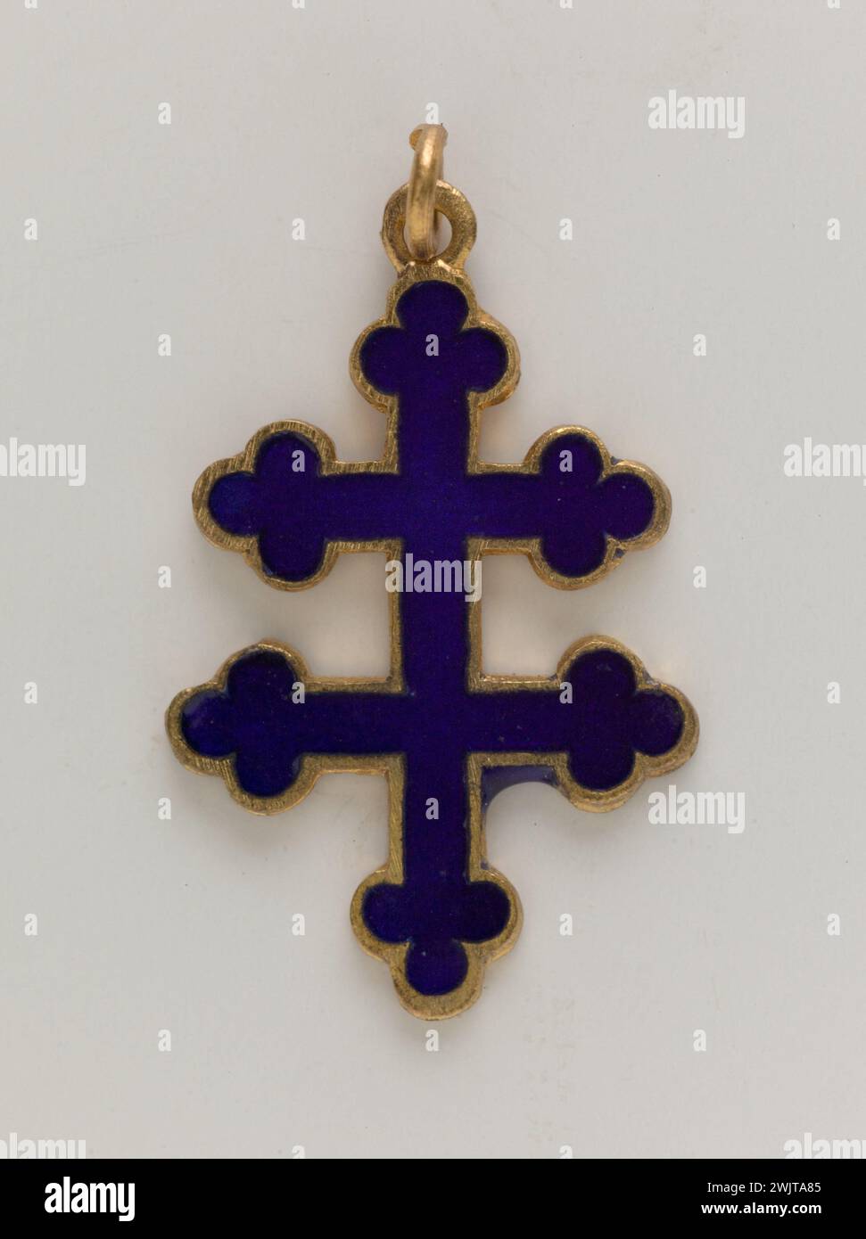 War 1939-1945. Treflated Lorraine -shaped pendant. Enamelled metal ...