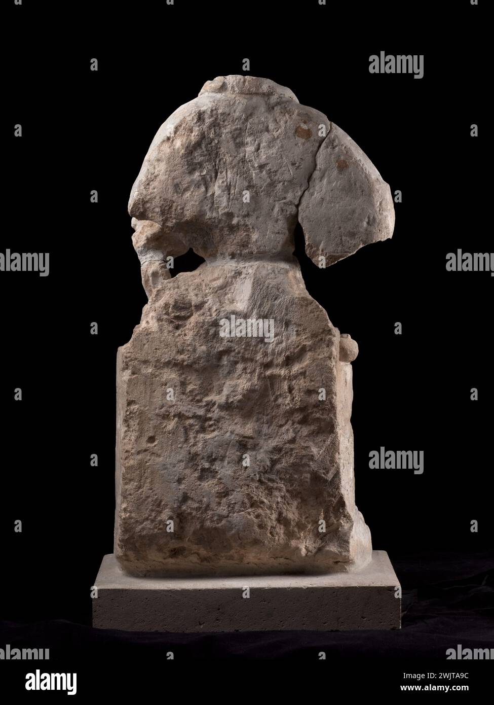 Statue of a enthroned woman. Pierre, 1500. Paris, Carnavalet museum ...