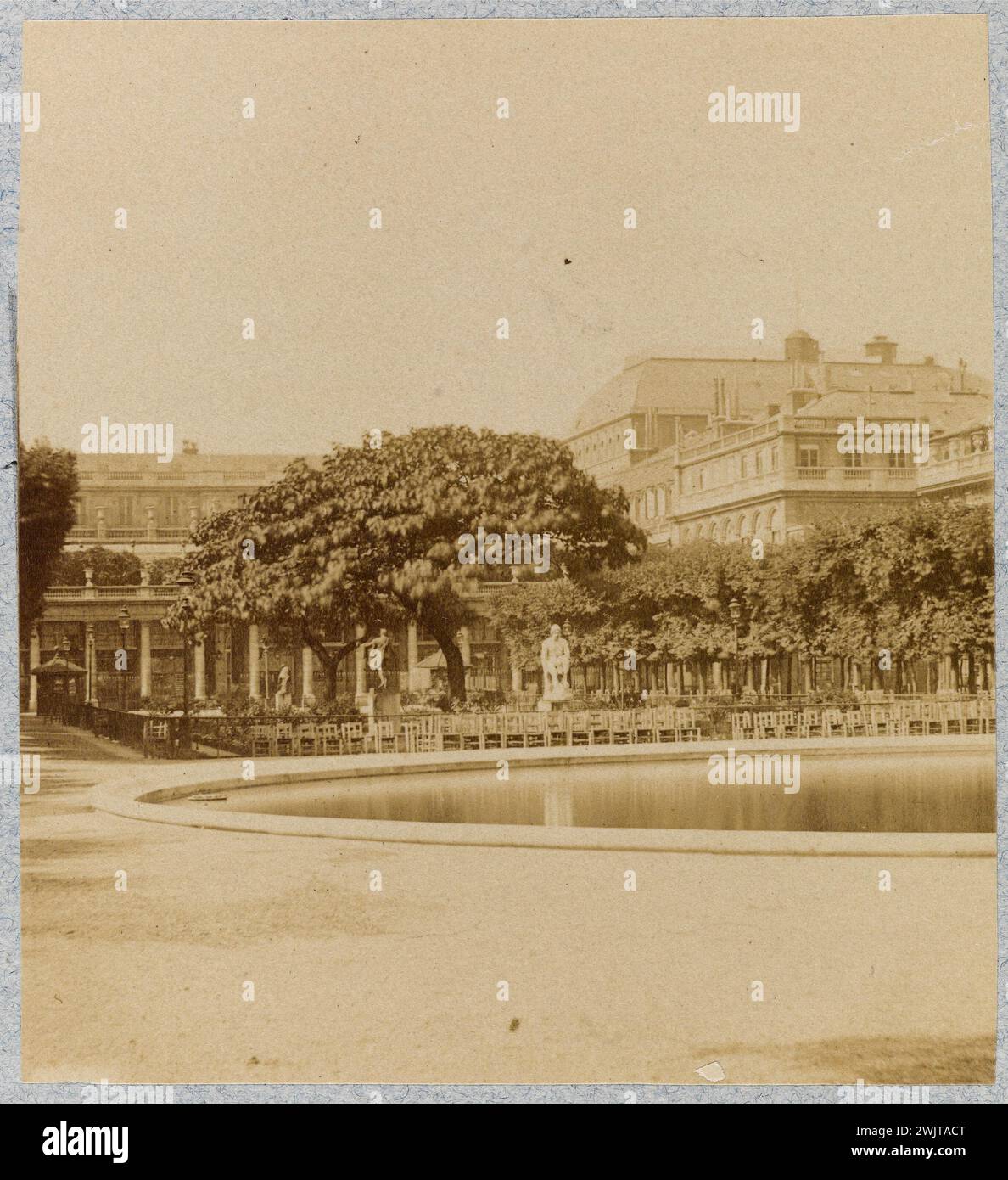 Garden of the Palais-Royal. Paris (1 arr.). Anonymous photography ...