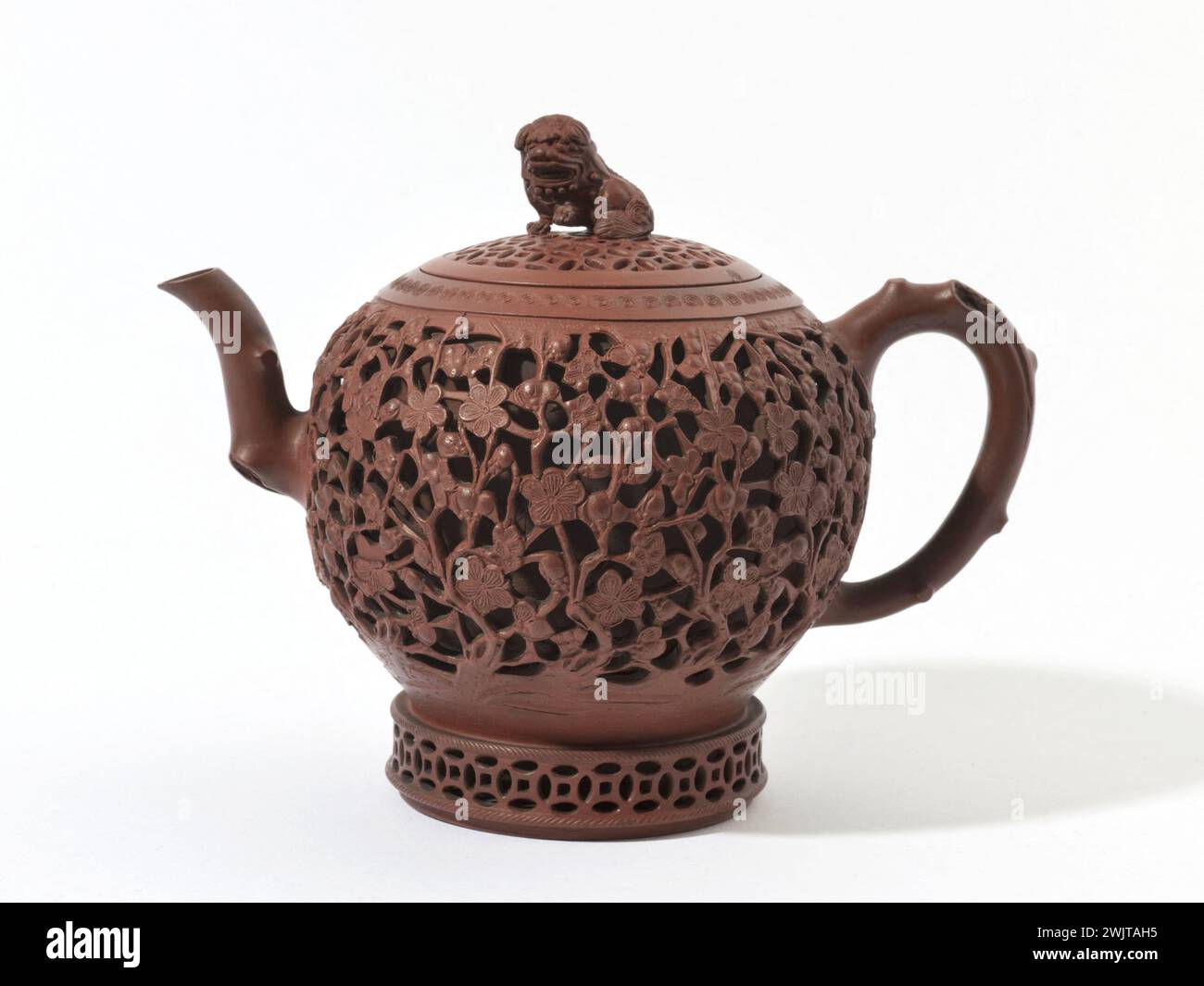 Tea-pot. Sandstone, Qing dynasty (1644-1912). Provenance: China. Paris ...