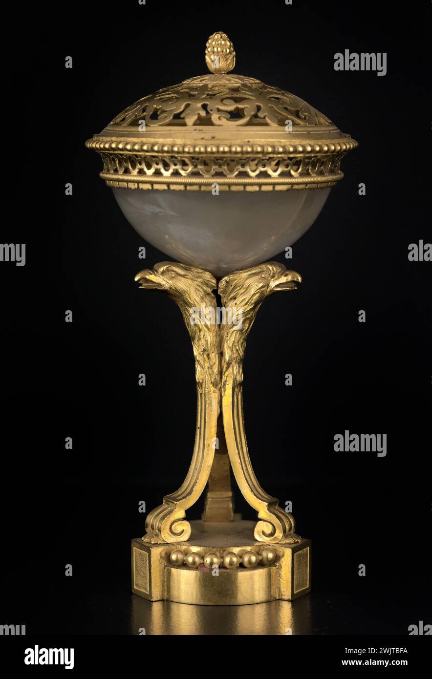 Anonymous. Vase mounted. Marble, gilded bronze, 1775-1785. Paris ...