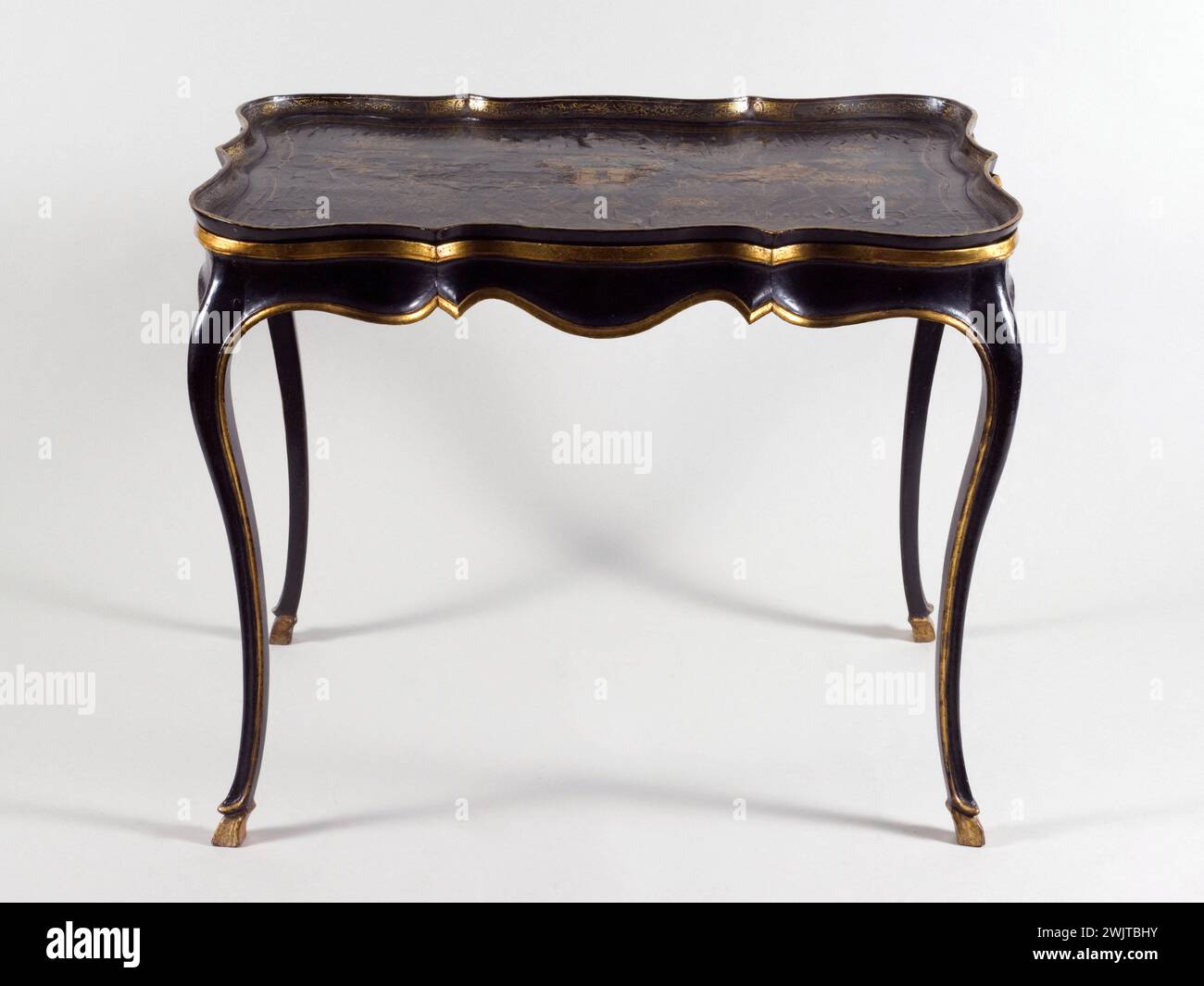 Cabaret table. Vernis lilleul, around 1745. Paris, Carnavalet museum ...