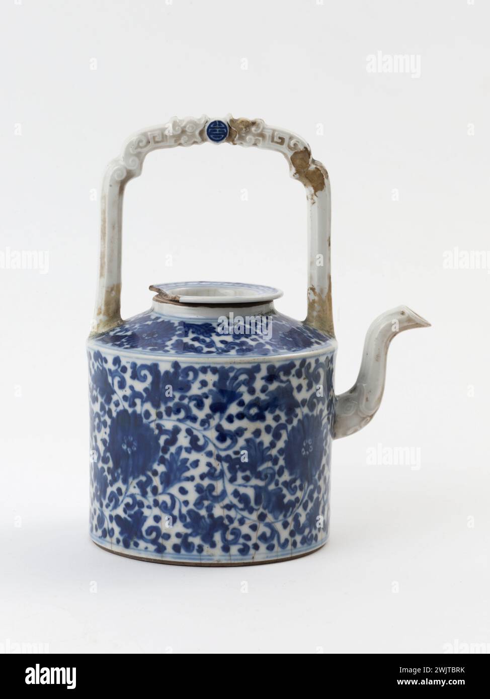 Tea-pot. Porcelain. Paris, Cernuschi museum. 79860-6 Asian art, Chinese ...