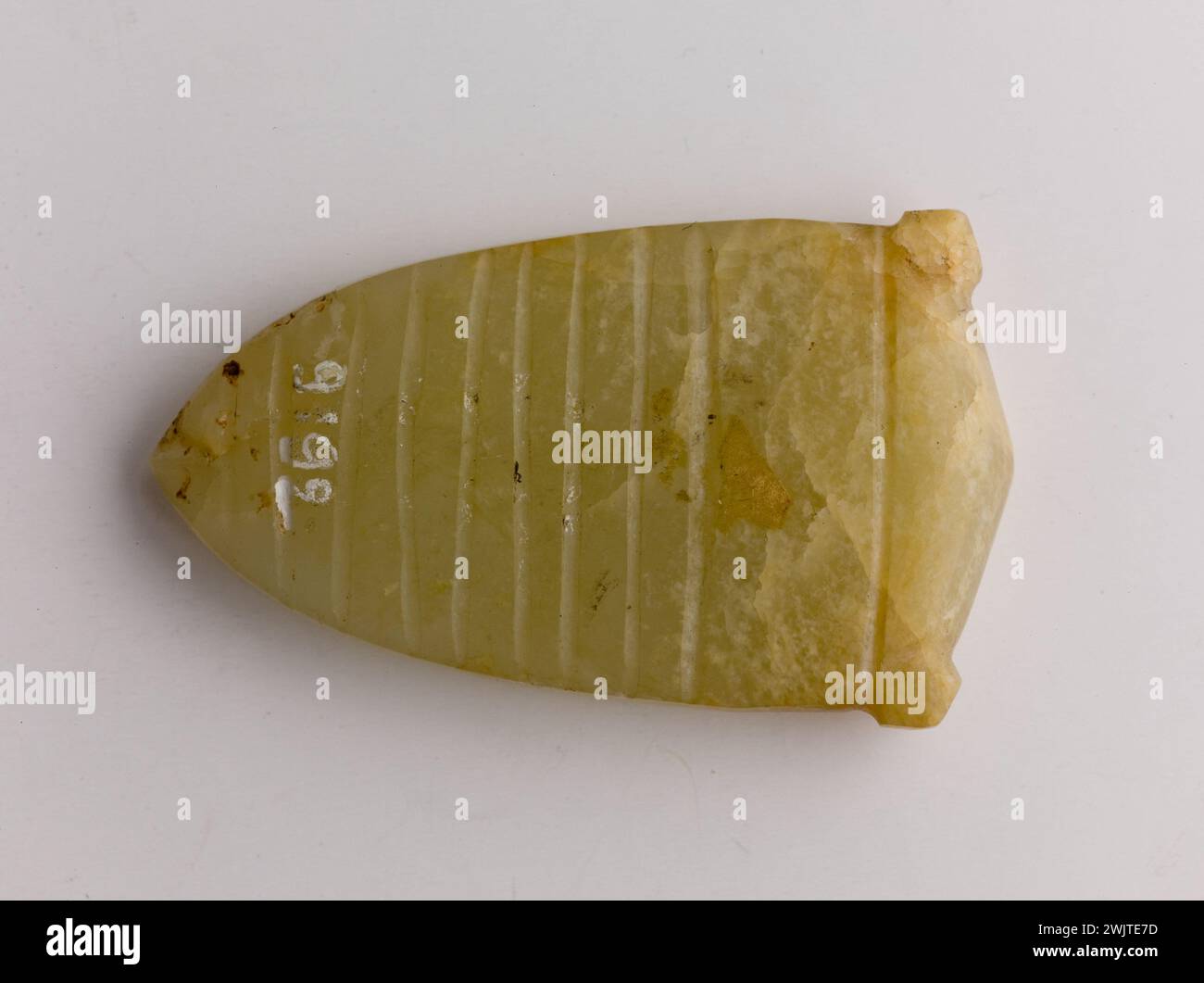 Plate. Jade, China, Han dynasty (206 BC AP.J.-C.). Paris, Cernuschi ...