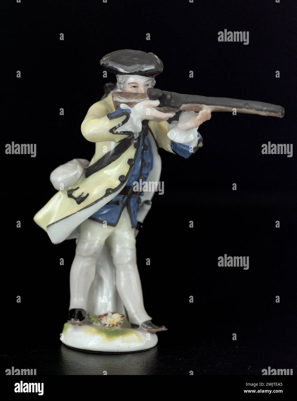 Anonymous. Hunter supporting his rifle. Porcelain, 1755. Paris, Cognacq ...