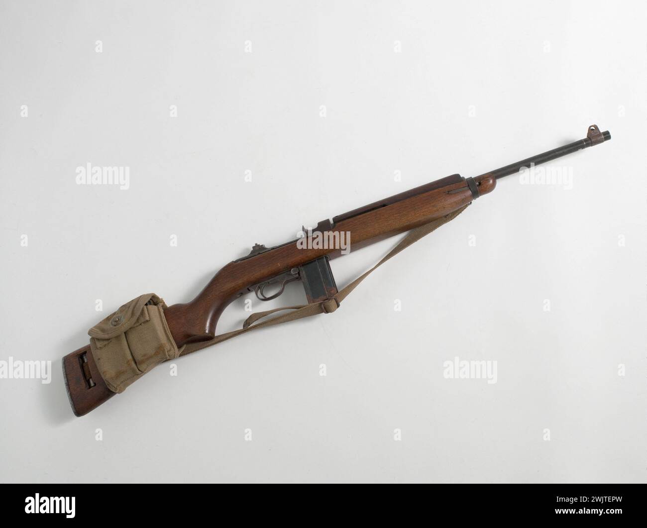 Armed. US M1 rifle. Metal, Bois, 1943. General Leclerc Museum of ...
