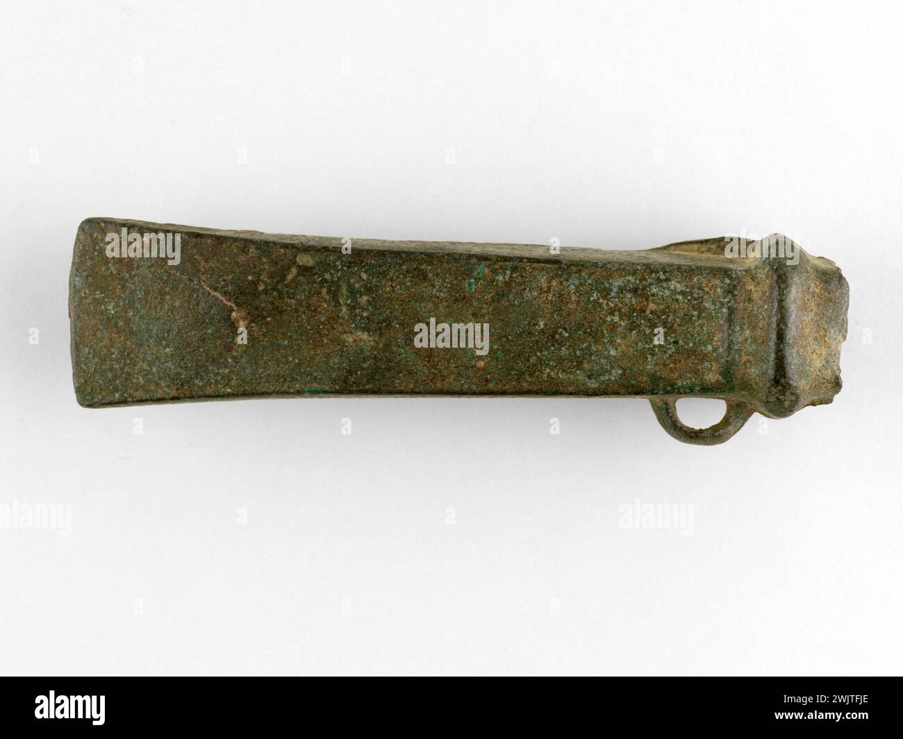 Sweave ax. Bronze Age. Copper alloy, cast iron. Coming from: rue de la ...