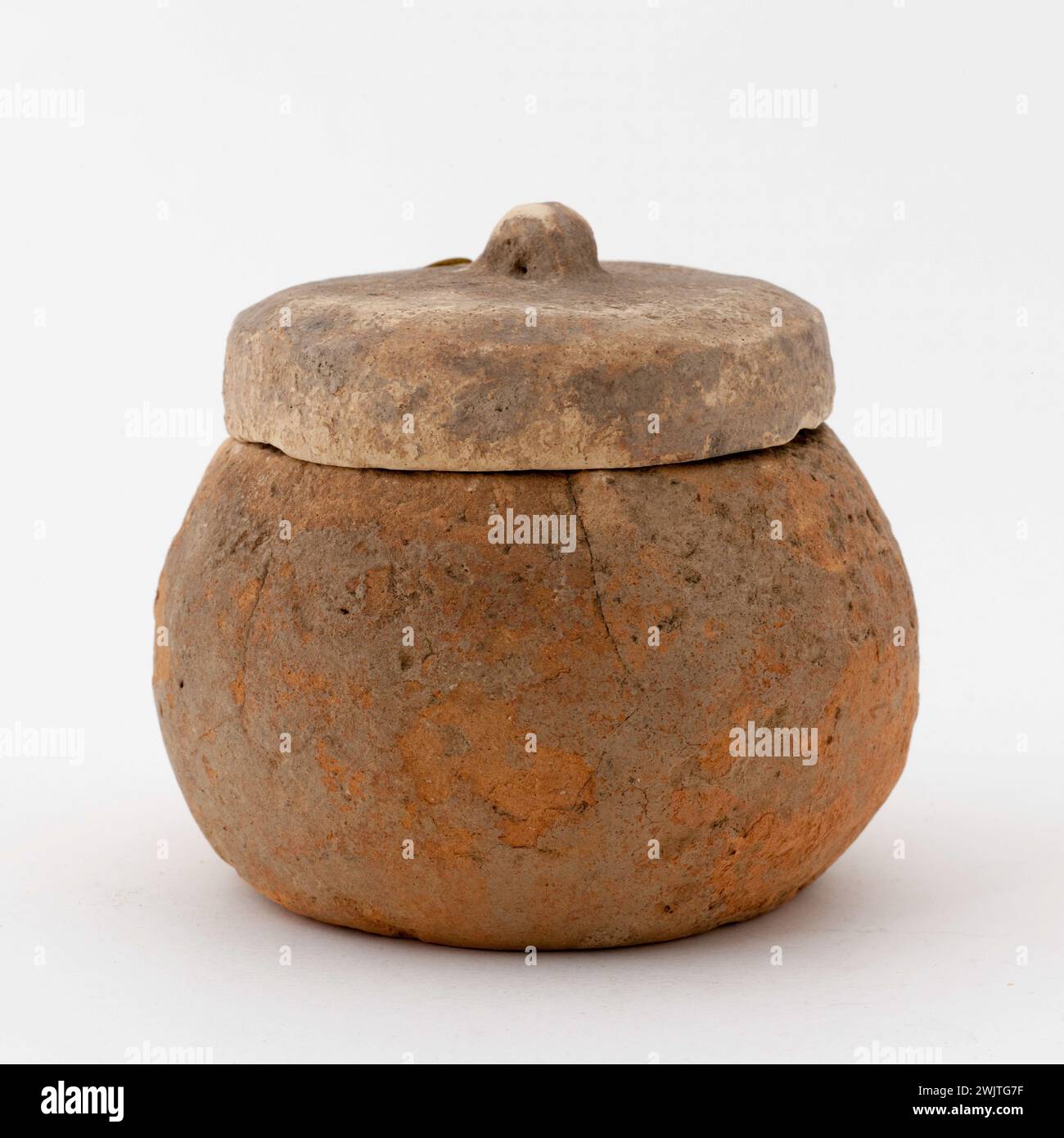 Glubular pot lid ". Pink terracotta. Paris, Cernuschi muse. Globular pot lid Vietnamese art ...