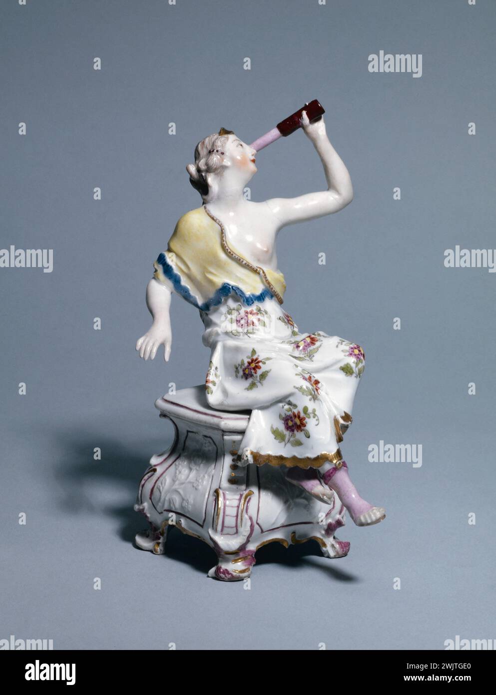 Uranie, muse of astronomy ", 18th century. German porcelain of Meissen ...