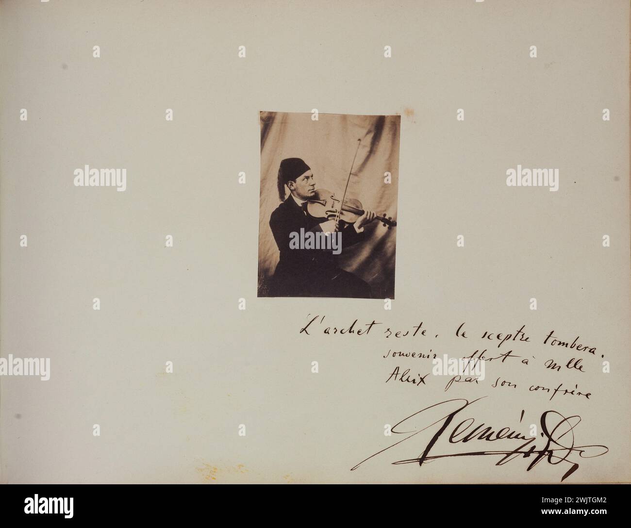 Instrument de musique de violon hi-res stock photography and images - Alamy