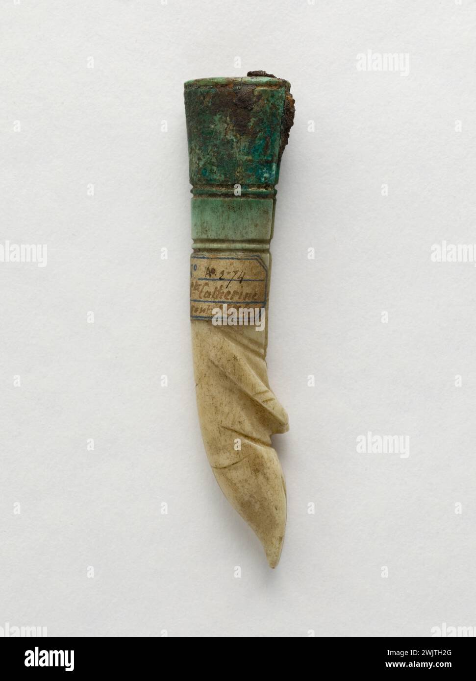 Knife handle. Gallo-Roman. Bone. Paris, Carnavalet museum. The handle ...