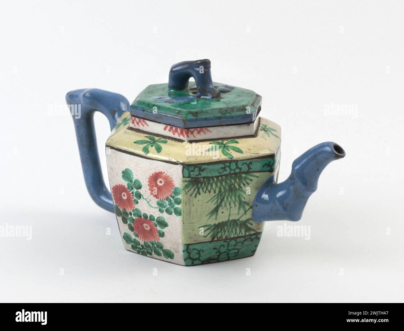 Tea-pot. Sandstone with polychrome enamels, Qing dynasty (1644-1912 ...