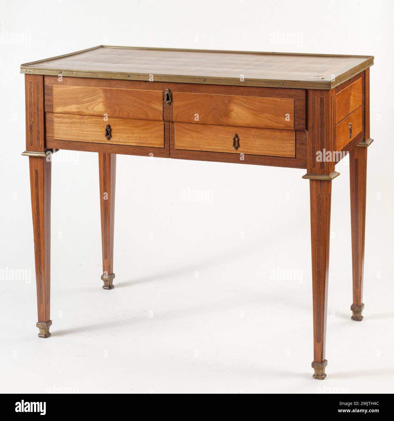 Table to write. Placing of rosewood, holly, amaranth and ebony, violet ...