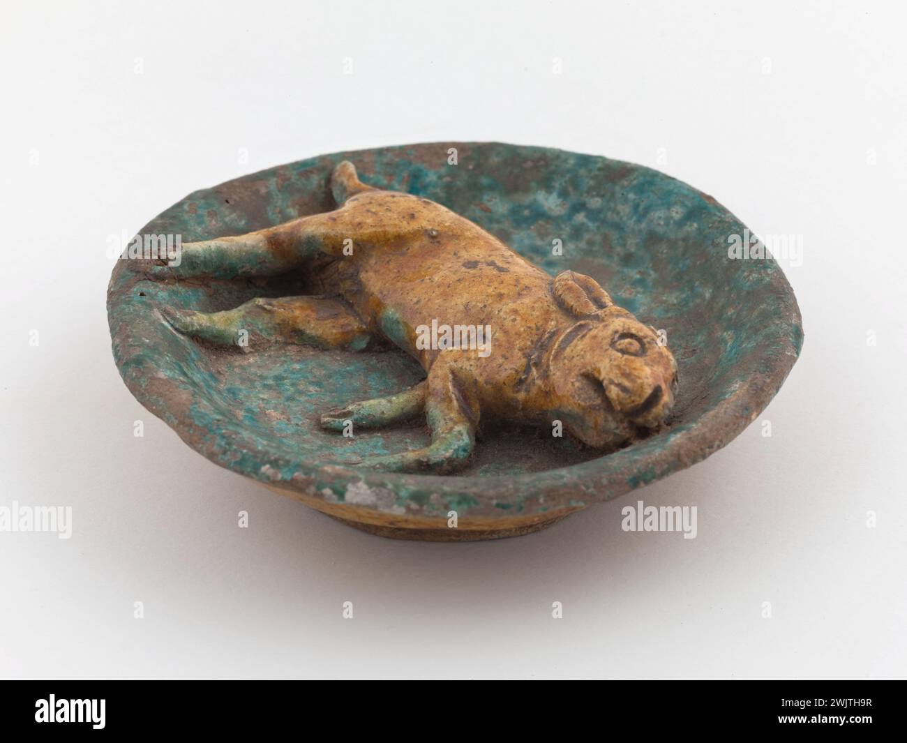 Rabbit in a dish. Terracotta, glaze. Paris, Cernuschi museum. 78844-24 ...