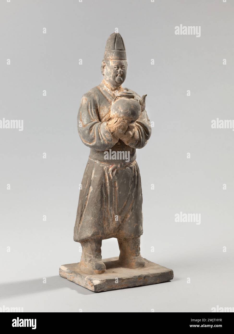 Male character mingqi. Terracotta, traces of polychromy. Paris ...