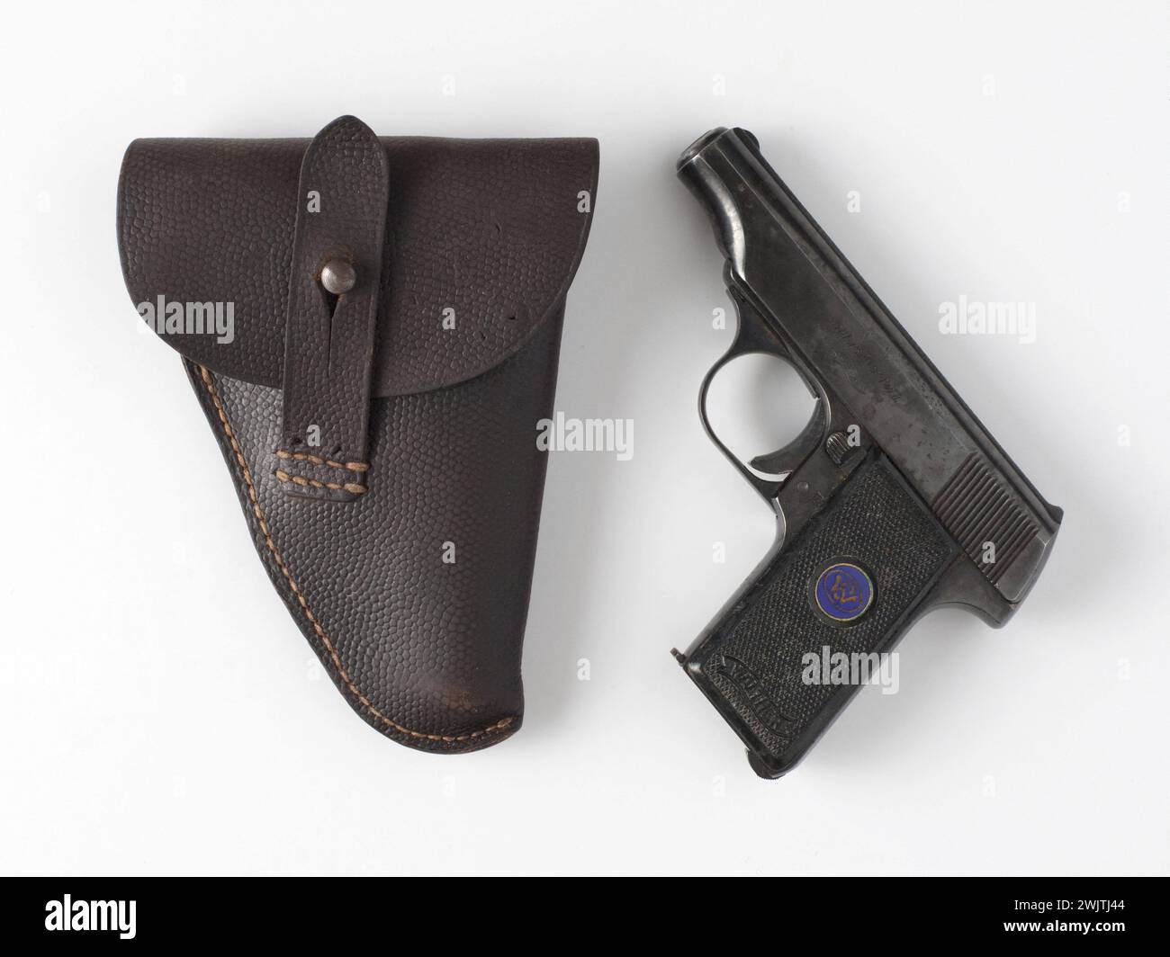 Pistolet arme allemande hi-res stock photography and images - Alamy