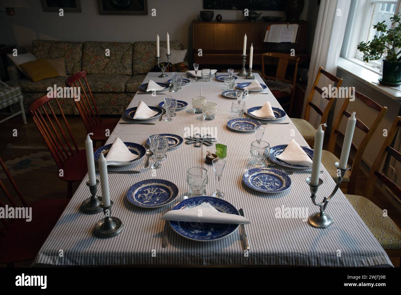 set table waiting for eight guests Stock Photo - Alamy