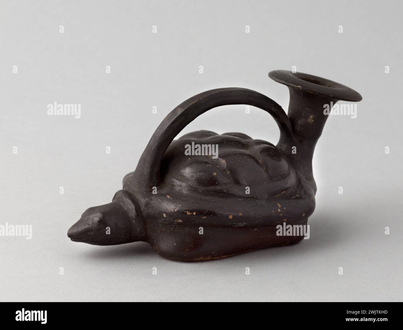 Guttus in the shape of a turtle. Molded terracotta. Apulie (Italy), 4th ...