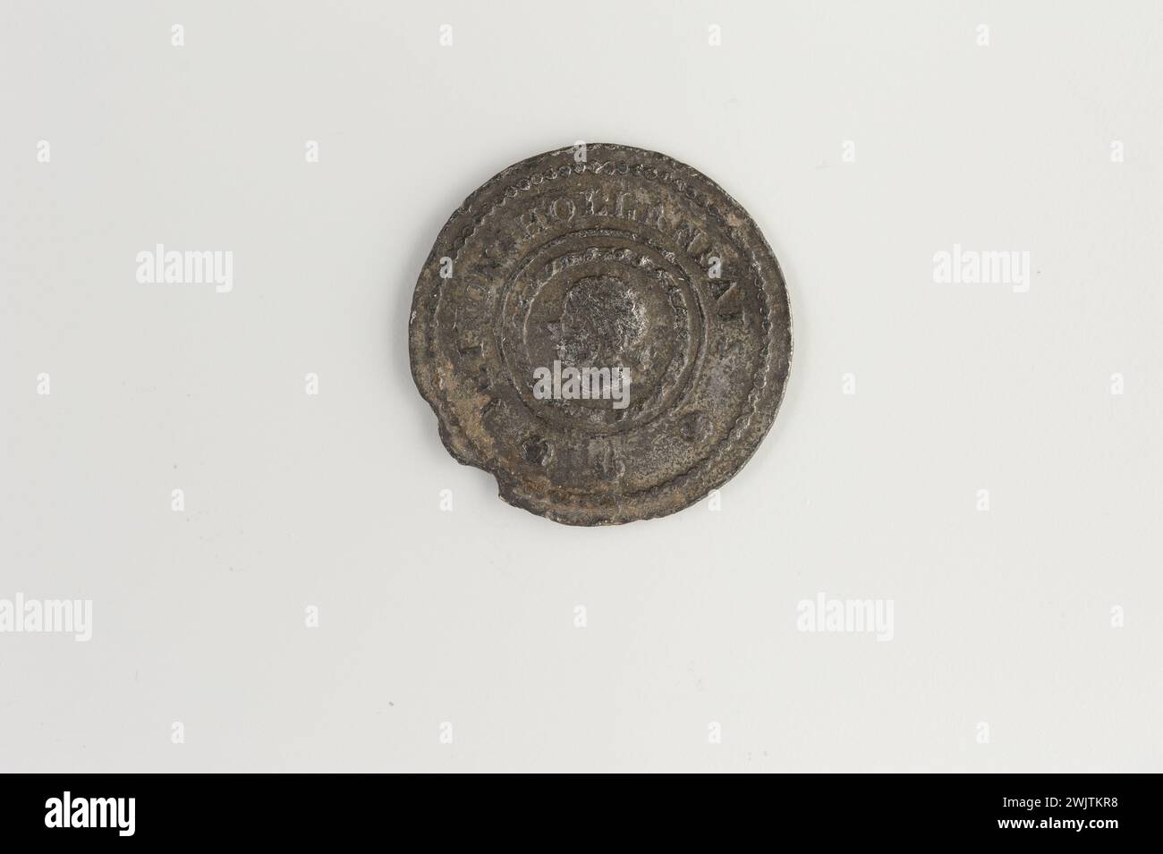 Carnavalet museum, medal collection Right in a medallion, head to the ...