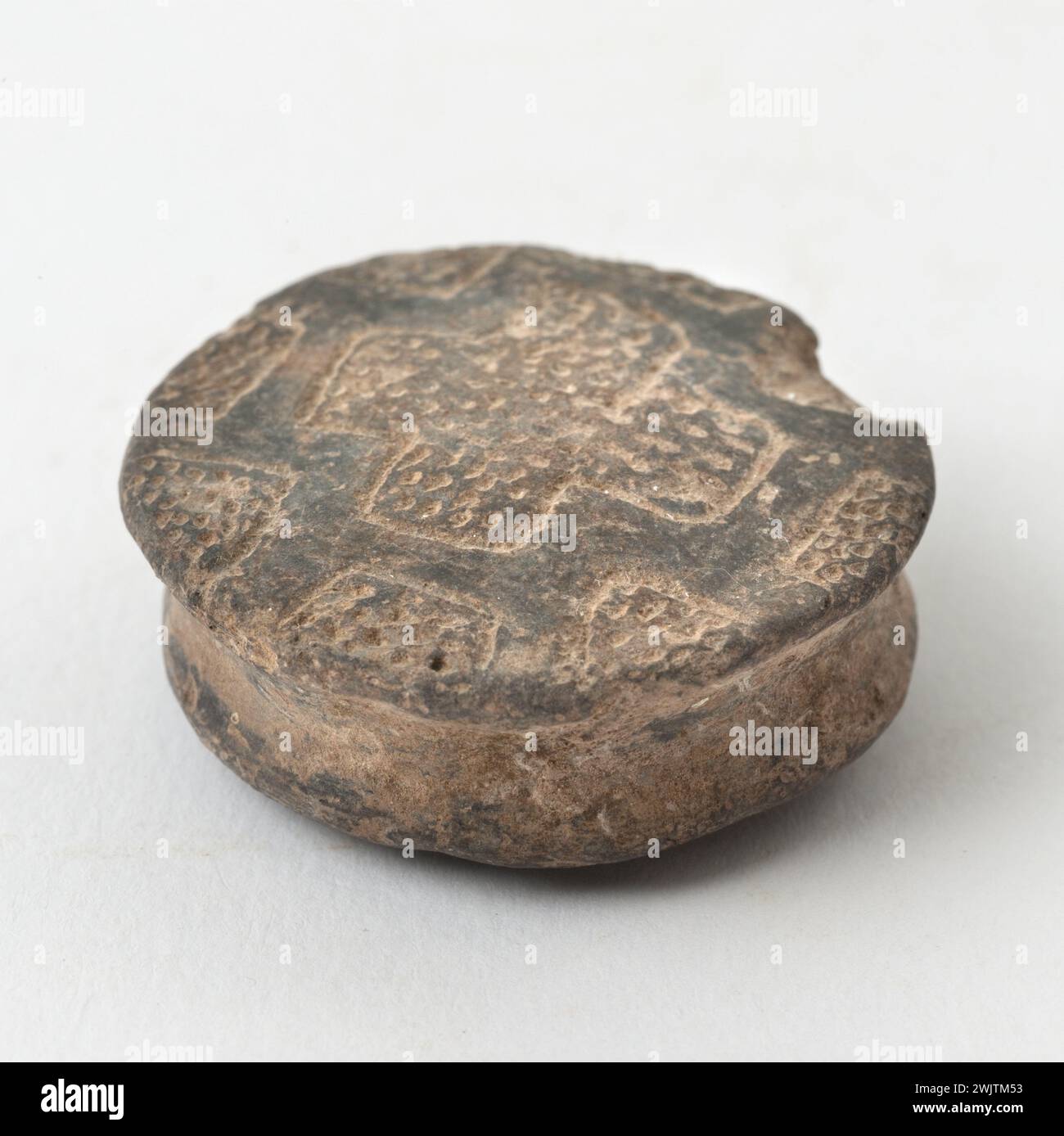 Weight. Terracotta. Provenance: Vietnam. Paris, Cernuschi museum. 78813 ...