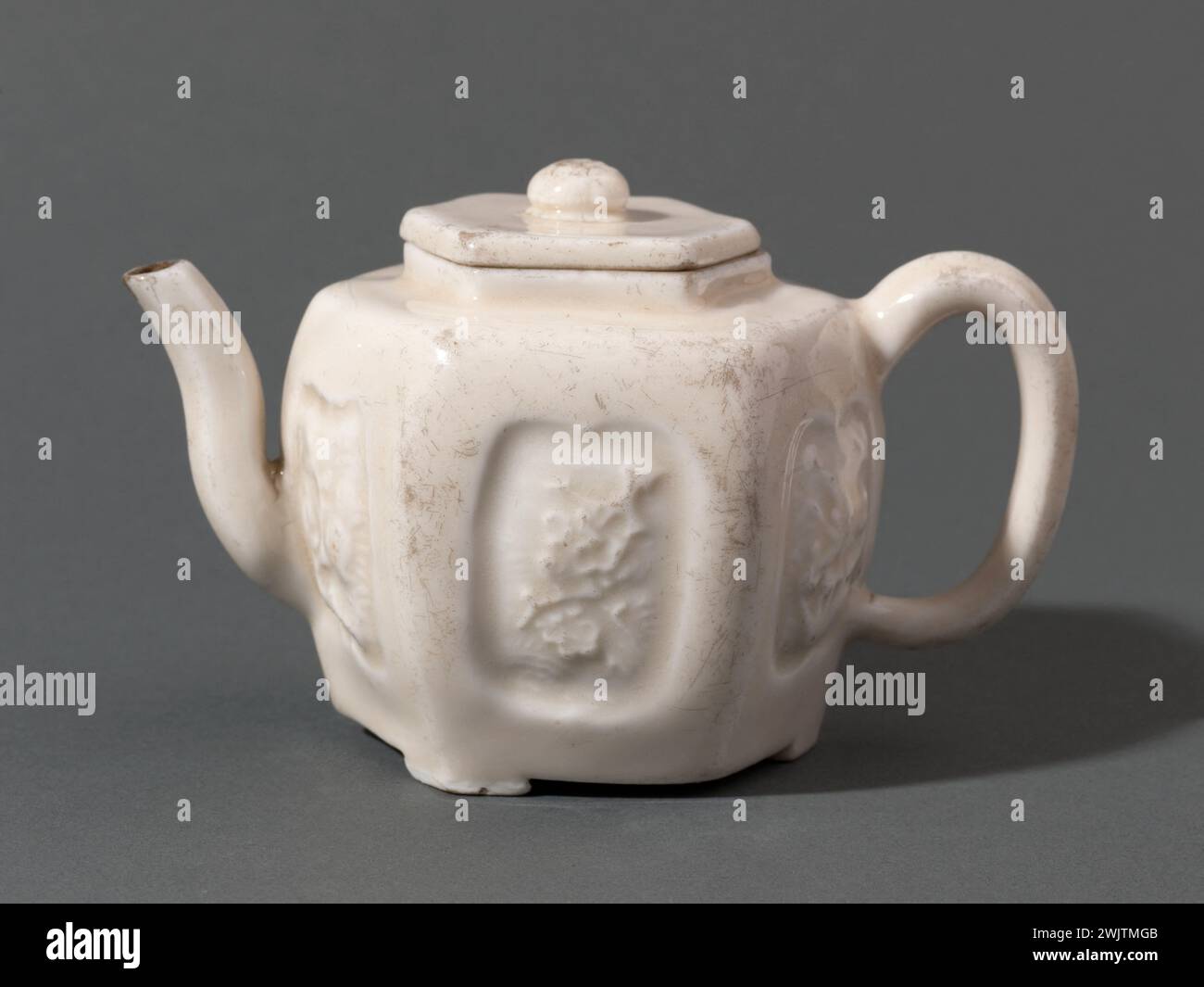 Tea-pot. White porcelain, Qing dynasty (1644-1912). Provenance: China ...