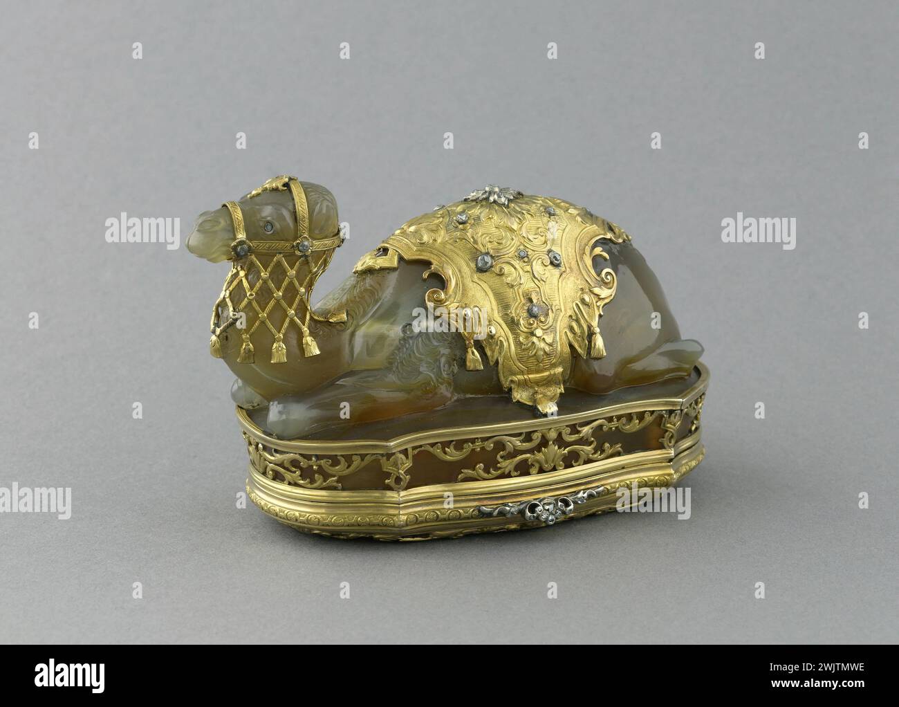 DROMADAR SHEET. Agate mounted in gold and diamonds on golden silver ...