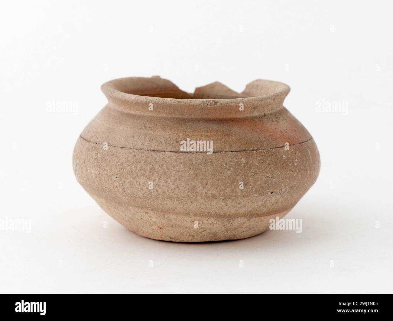 Globular pot with small flared collar ". Terracotta. Vietnam-Xe-Xive s ...