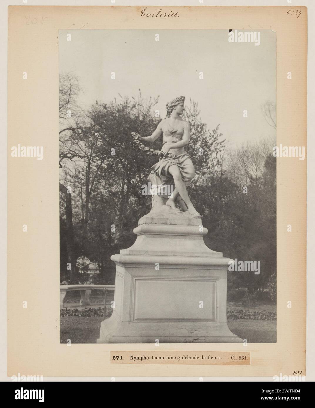 Statue of a nymph hi-res stock photography and images - Alamy