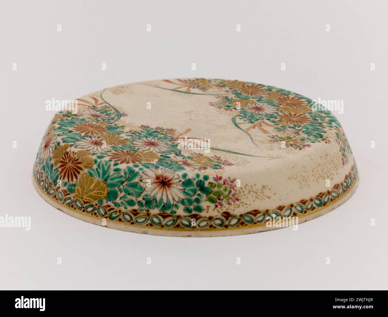 Lid. Porcelain, cream covered, polychrome enamels, gilding. Paris ...