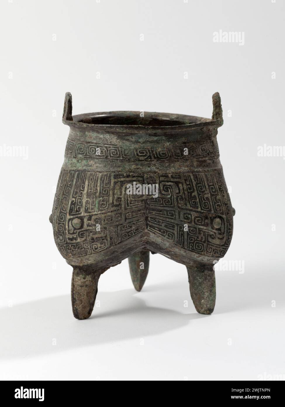 Vase LIDING ". Bronze. China, Shang Dynasty. Paris, Cernuschi Museum ...