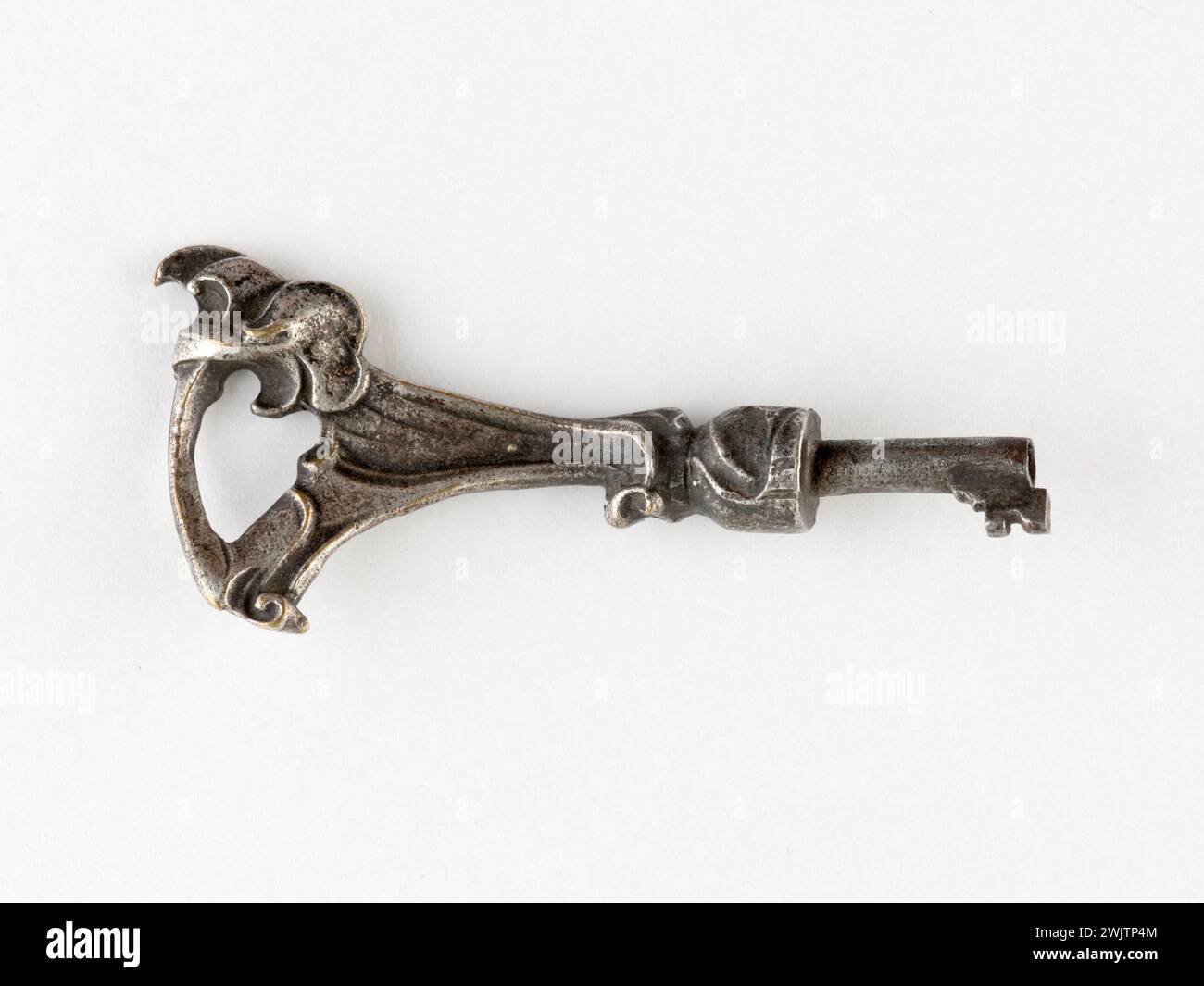 Hector Guimard (1867-1942). "Key". Bronze. 1909-1911. Museum of Fine ...