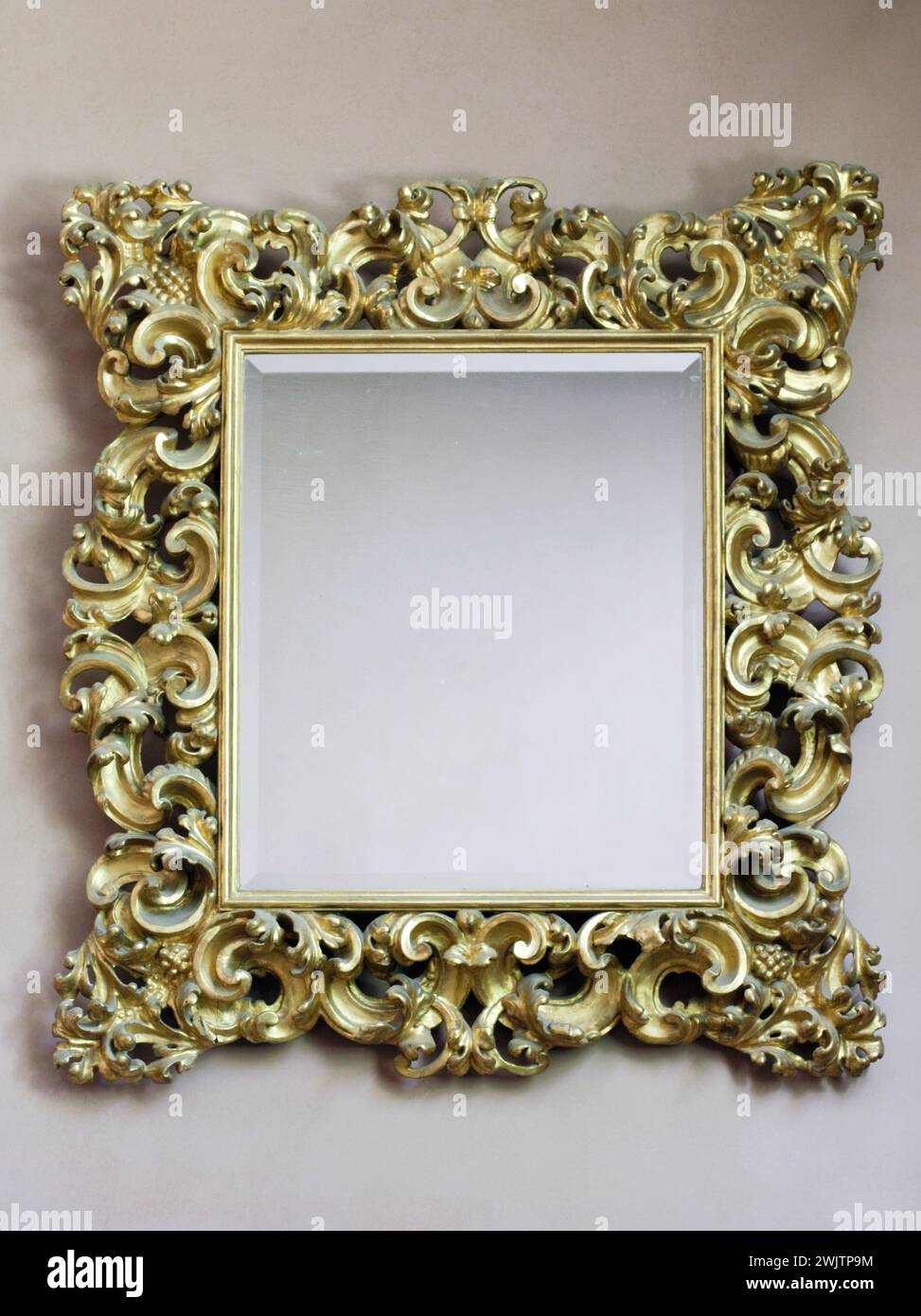 Cadre miroir cadre miroir hi-res stock photography and images - Alamy