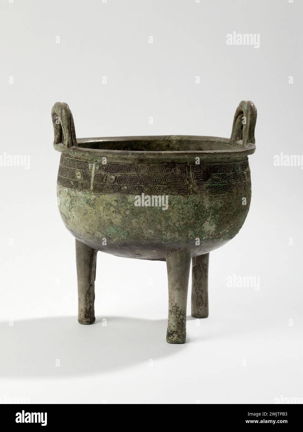 Tripode Ding ". Bronze. China, Shang Dynasty. Paris, Cernuschi Museum ...